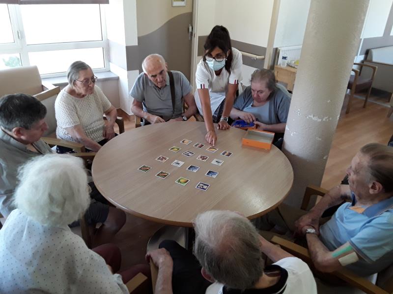 Les jeux en EHPAD | DomusVi
